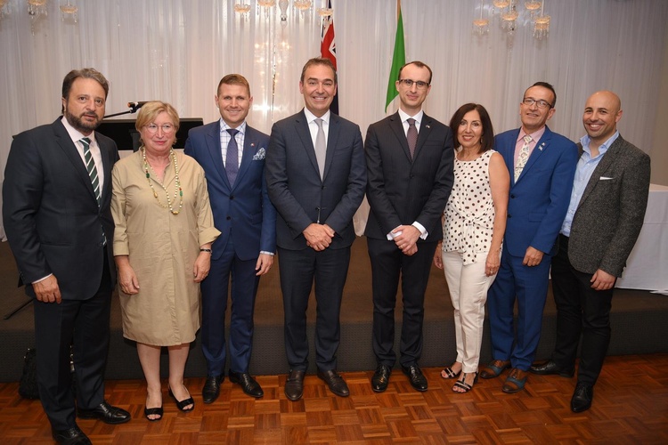 Una rete di collegamento con la madrepatria — Il Globo