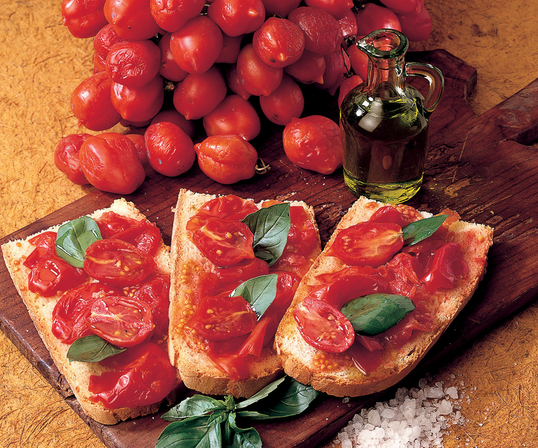 Friselle with cherry tomatoes and anchovies — Il Globo