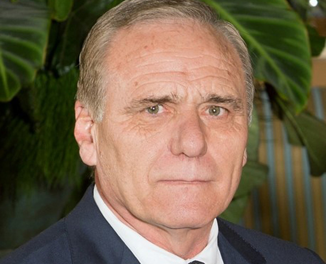 Padre Atanasio fa il pienone: tutti presenti, vip e politici — Il Globo