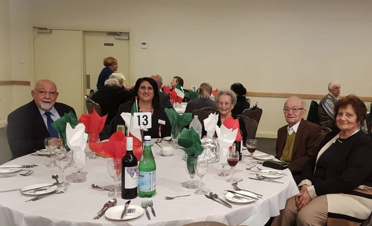 La comunità unita per celebrare il tricolore italiano — Il Globo