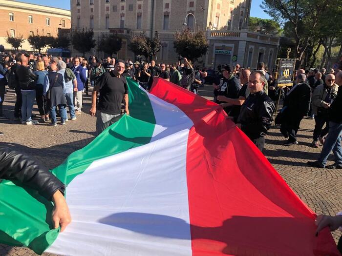 In duemila sfilano a Predappio — Il Globo