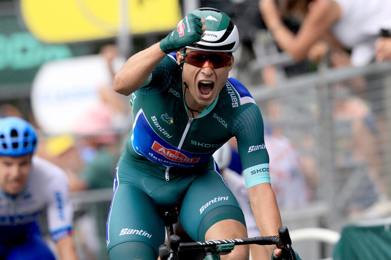 Tour de France, Philipsen vince l'undicesima tappa — Il Globo