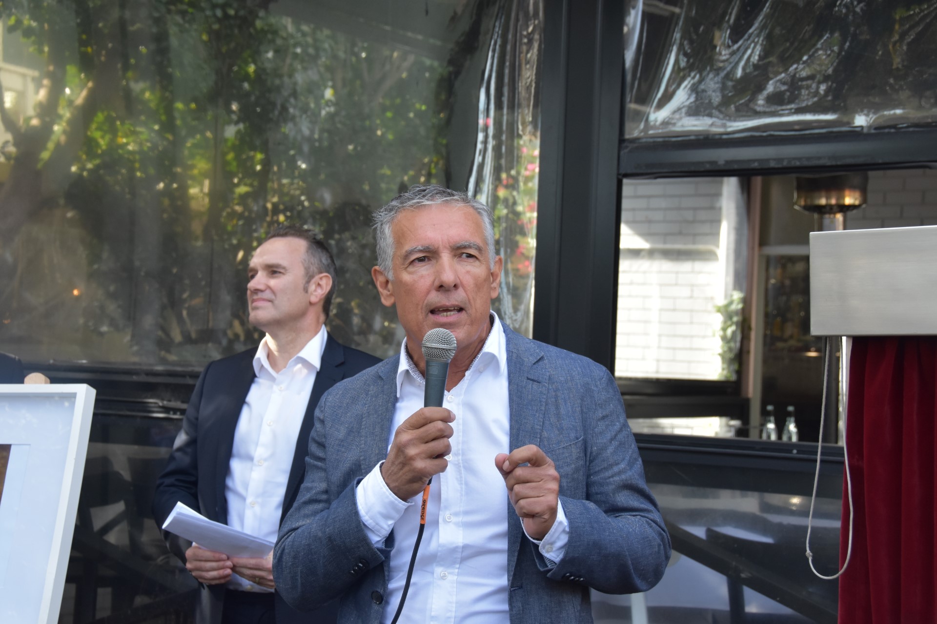 “Un modo per riconoscere il suo prezioso contributo” — Il Globo