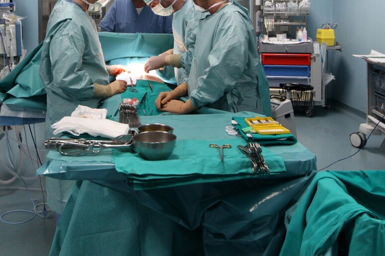 Operato all’alluce perde piede e gamba — Il Globo