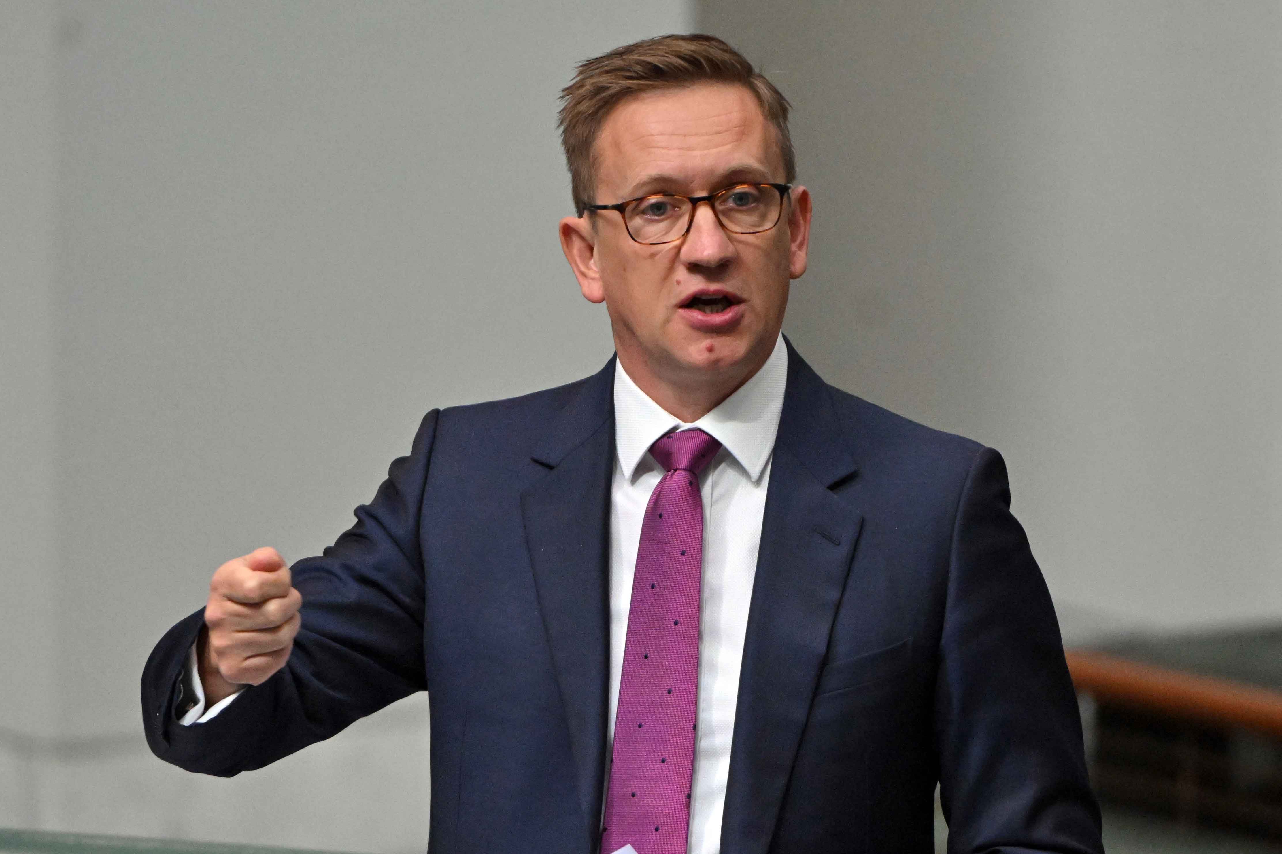 Incarico perfetto per Julian Hill — Il Globo