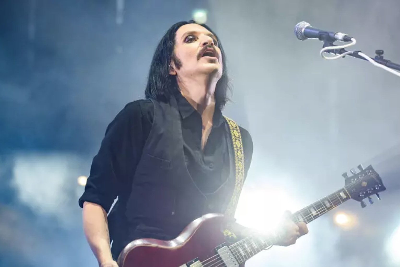 Placebo frontman charged with calling Meloni a Nazi — Il Globo