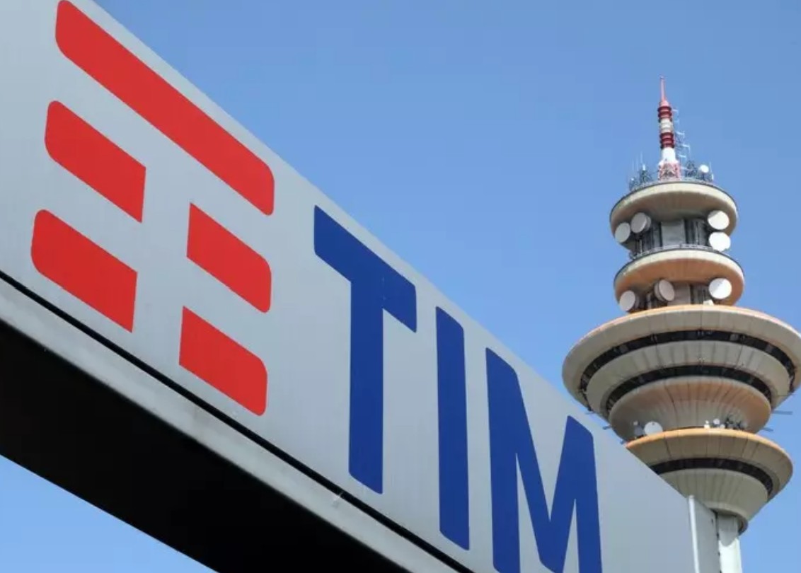 Tim torna italiana: Poste Italiane sale al 25% e rileva la quota di ...