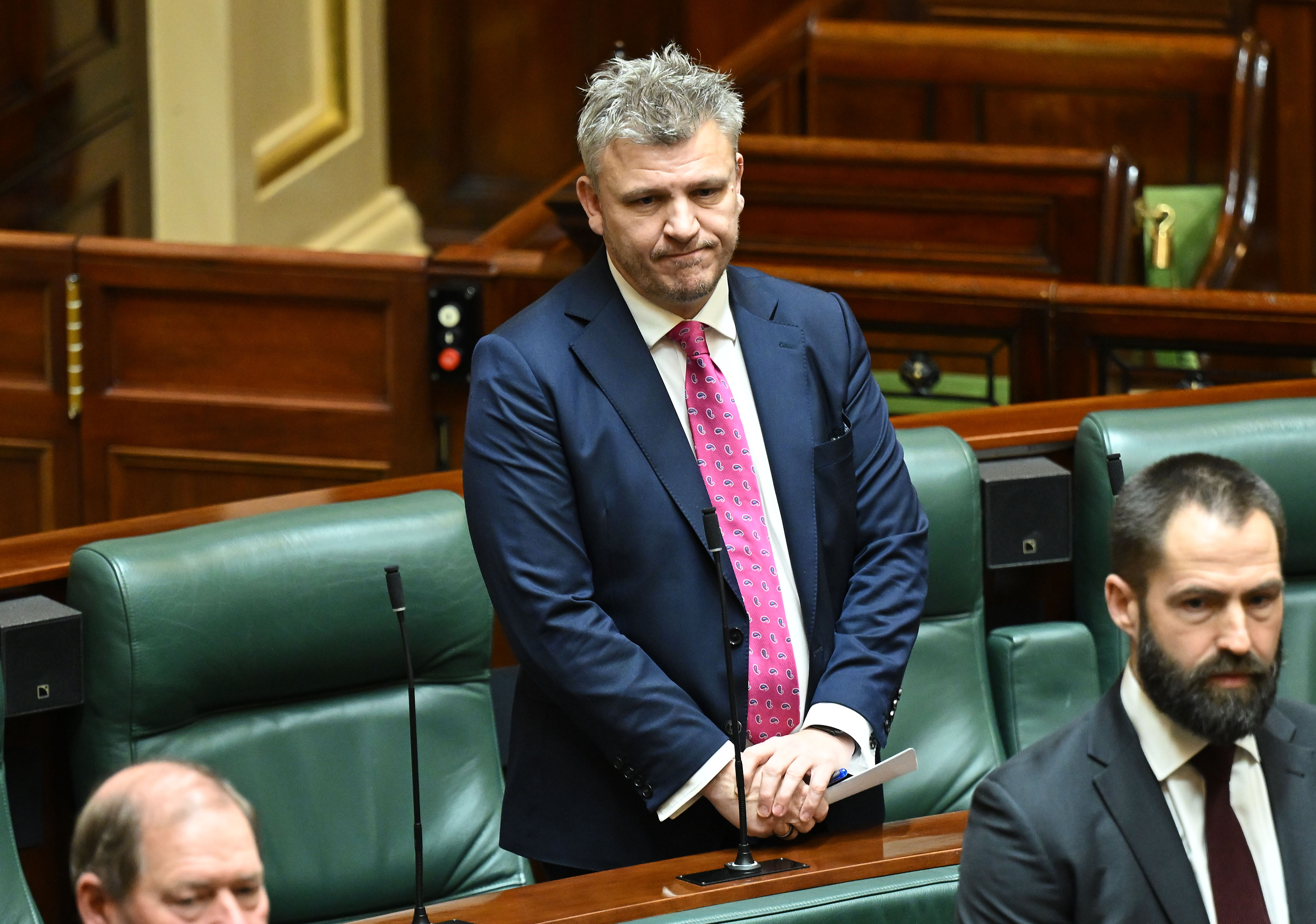 Assenze in Parlamento, bufera su Darren Cheeseman — Il Globo