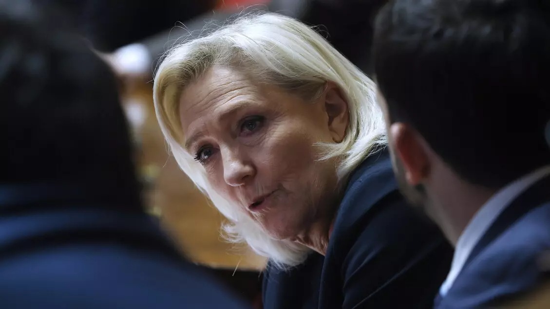 Parigi, si apre l’appello di Marine Le Pen sulla condanna per fondi Ue ...